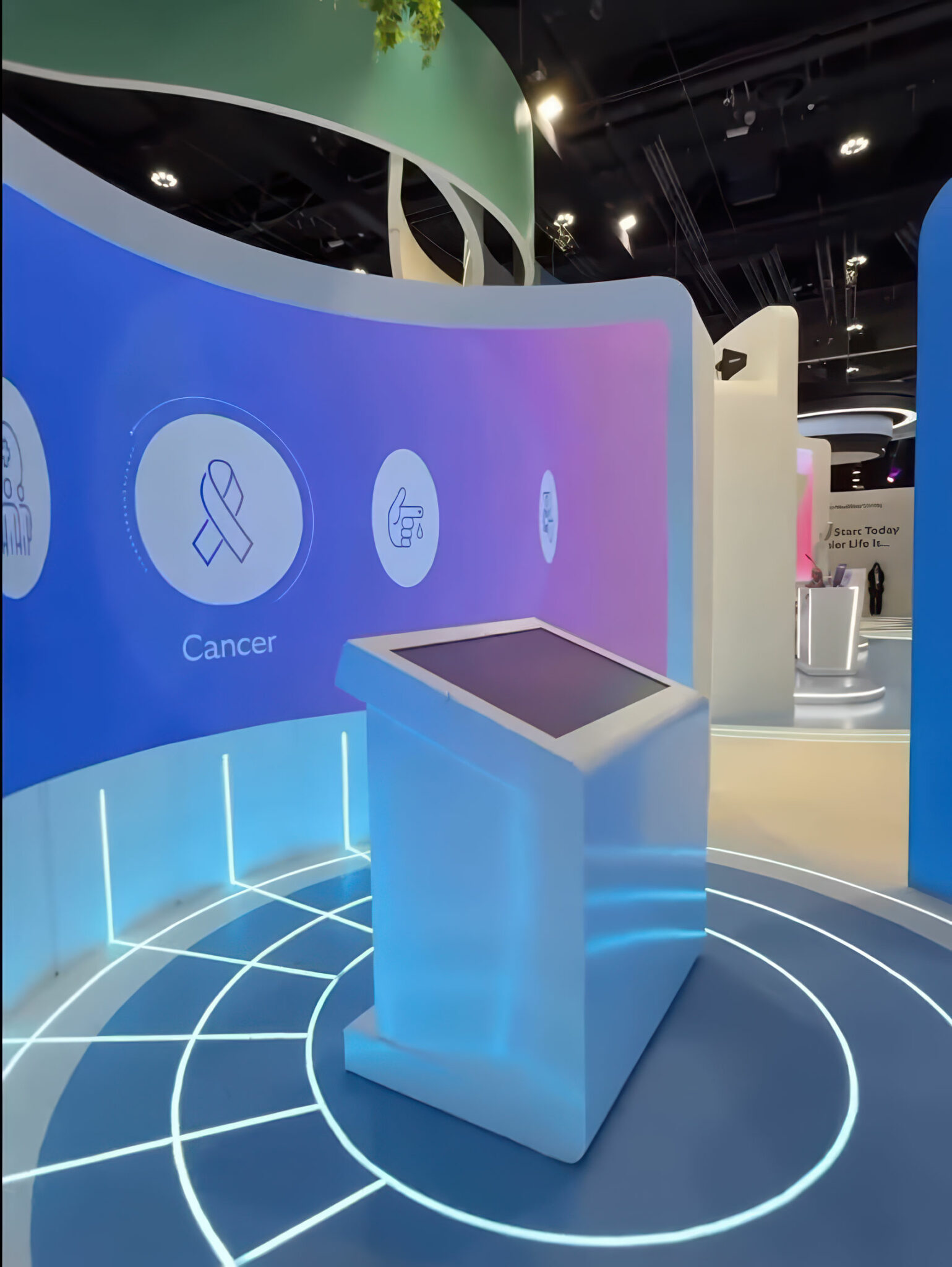 Totem com Painel de LED Curvo - Roberto Bessa Eventos